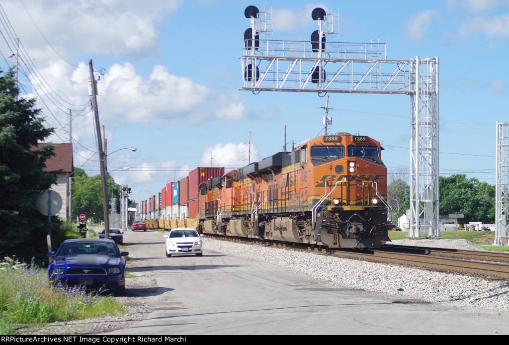 BNSF 7389